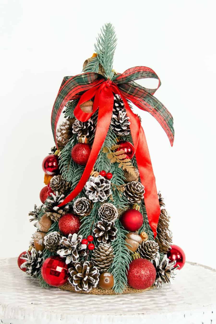 20 Stunning Christmas Wedding Centerpieces You'll be Obsessed With ...